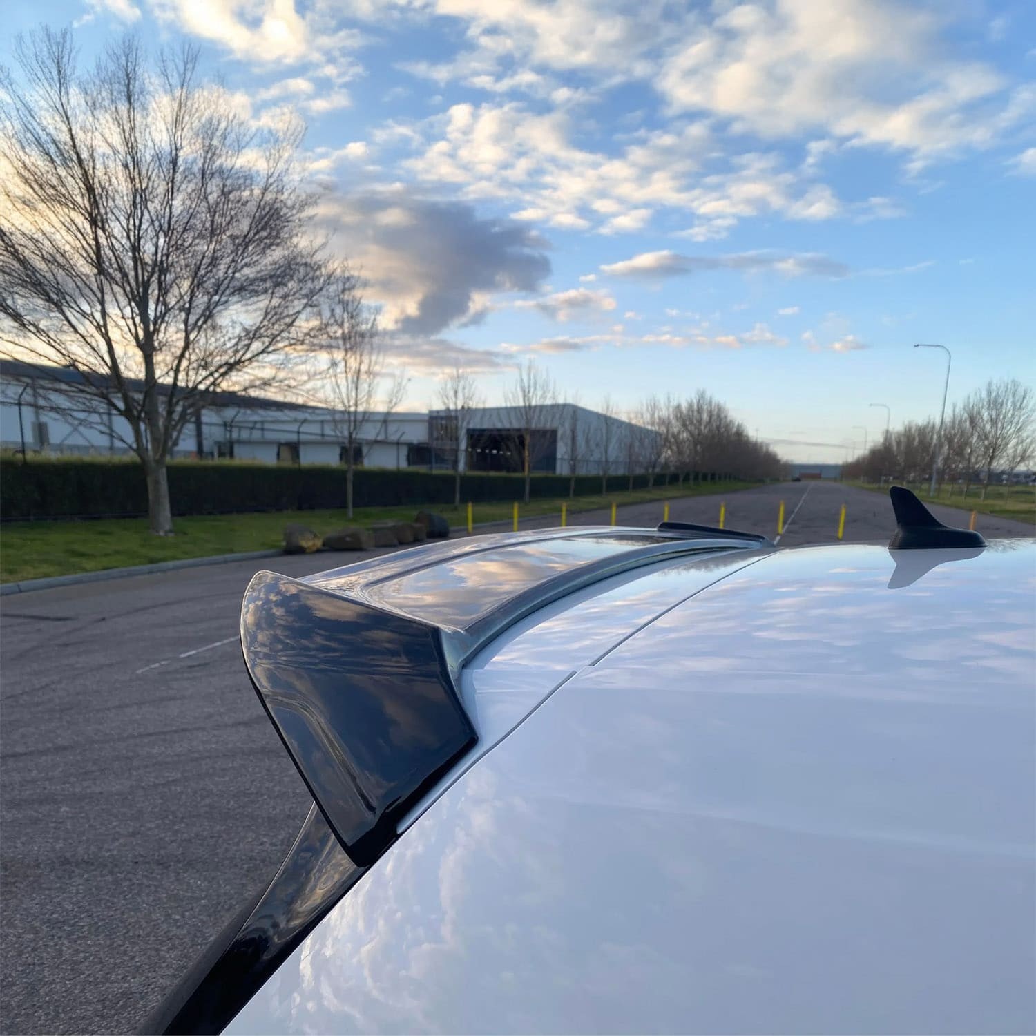 For VW Golf MK7 GTI / GTD OSIR-style Trunk Roof Spoiler, glossy black