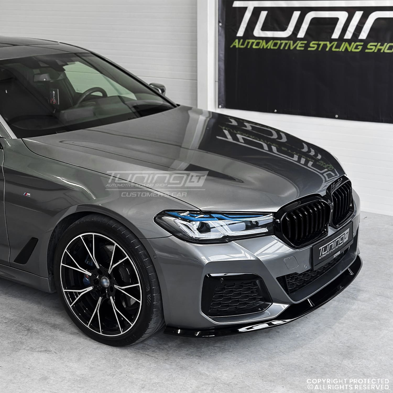 BMW G30, G31 LCI Priekinio buferio Lipas, Spoileris, juodas blizgus
