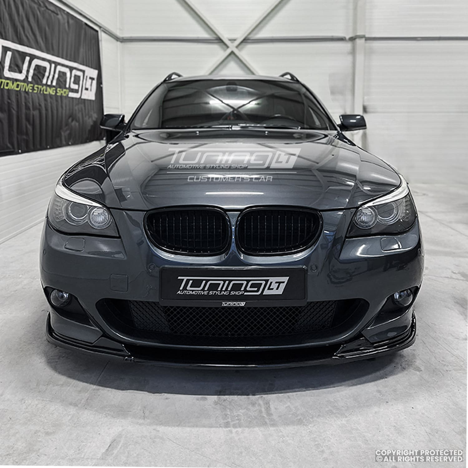 For BMW E60 / E61 Front Kidney Grille set, glossy black