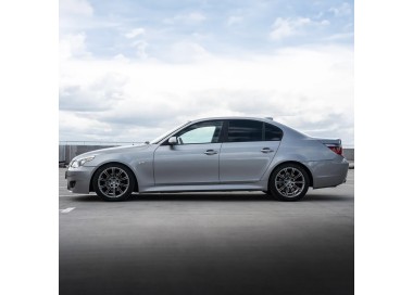 For BMW E60 / E61 M-style side skirts