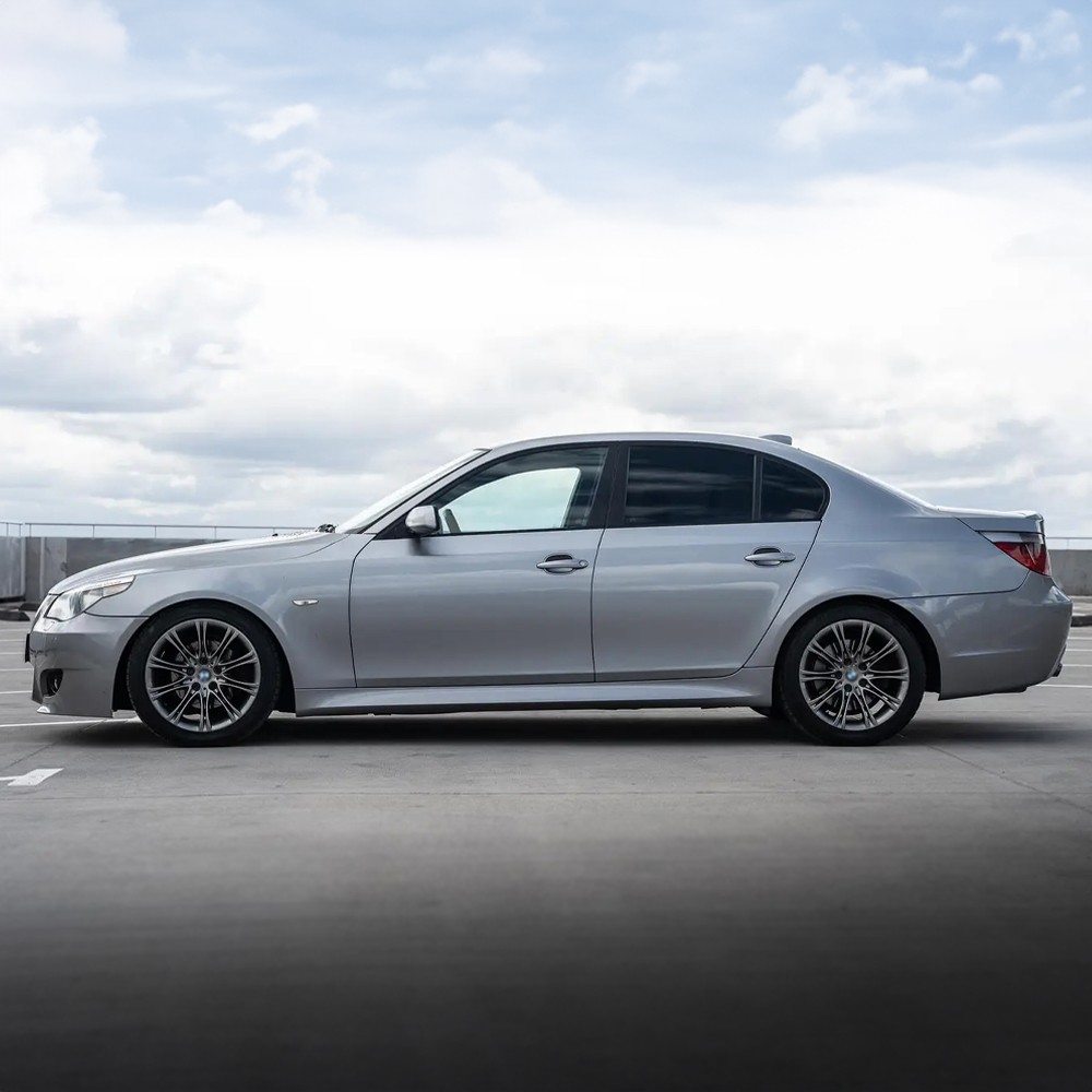 For BMW E60 / E61 M-style side skirts