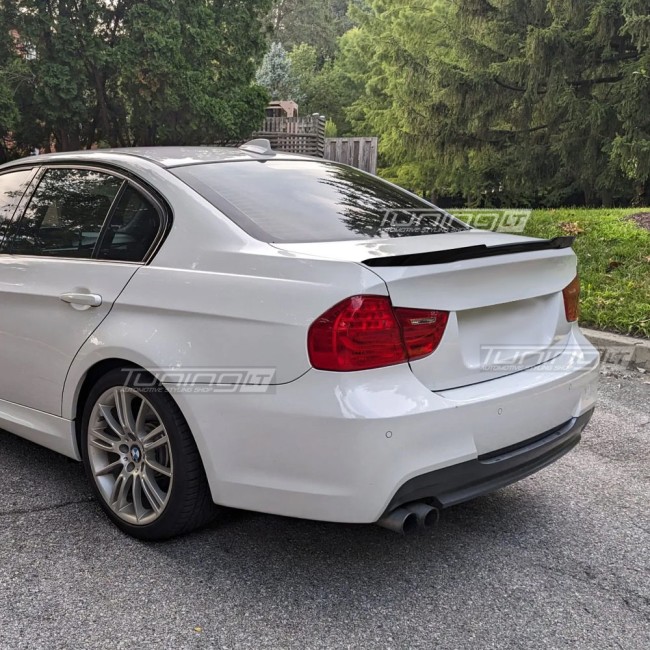 For BMW E90 M4-style Boot Spoiler, glossy black