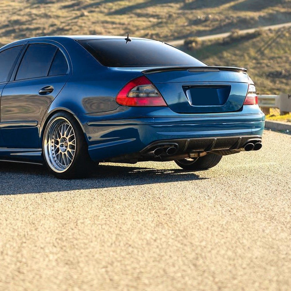 For Mercedes-Benz W211 AMG style trunk spoiler, glossy black