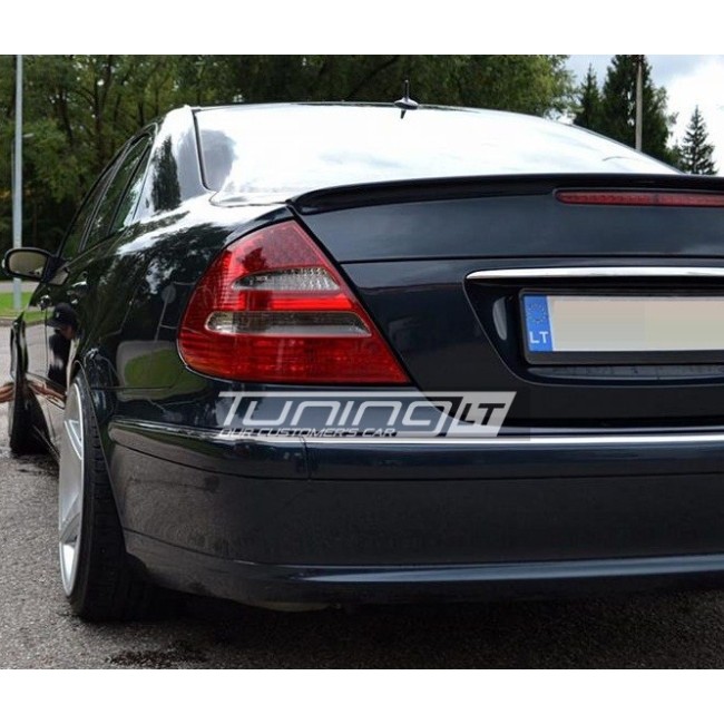 For Mercedes-Benz W211 AMG style trunk spoiler, glossy black
