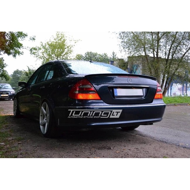 For Mercedes-Benz W211 AMG style trunk spoiler, glossy black