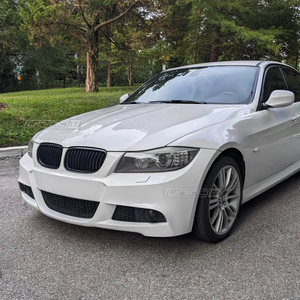 For BMW E90 / E91 LCI M-Tech Front Bumper with clear fog lights