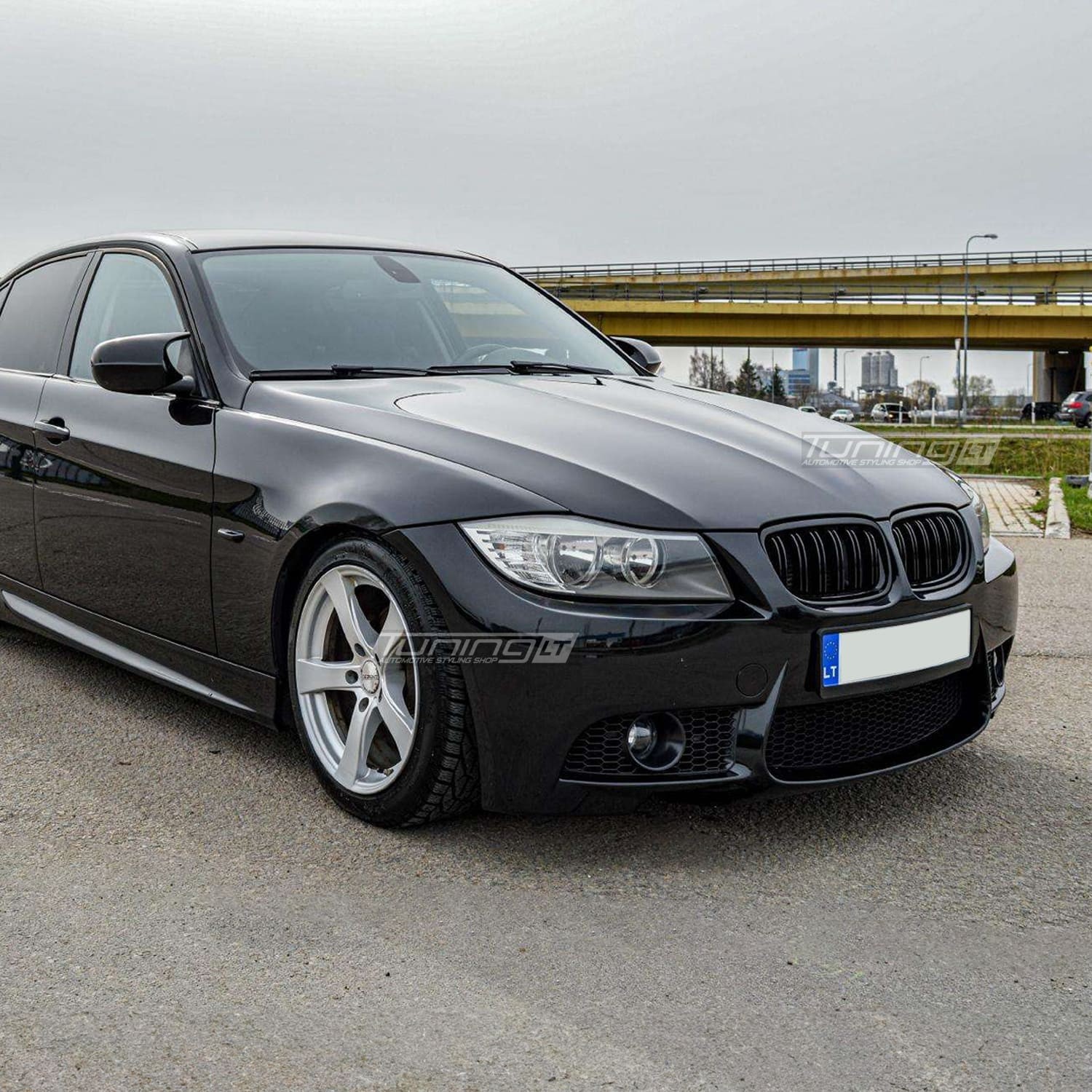 BMW E90 / E91 LCI Priekinis Buferis M3 look su rūko žibintais
